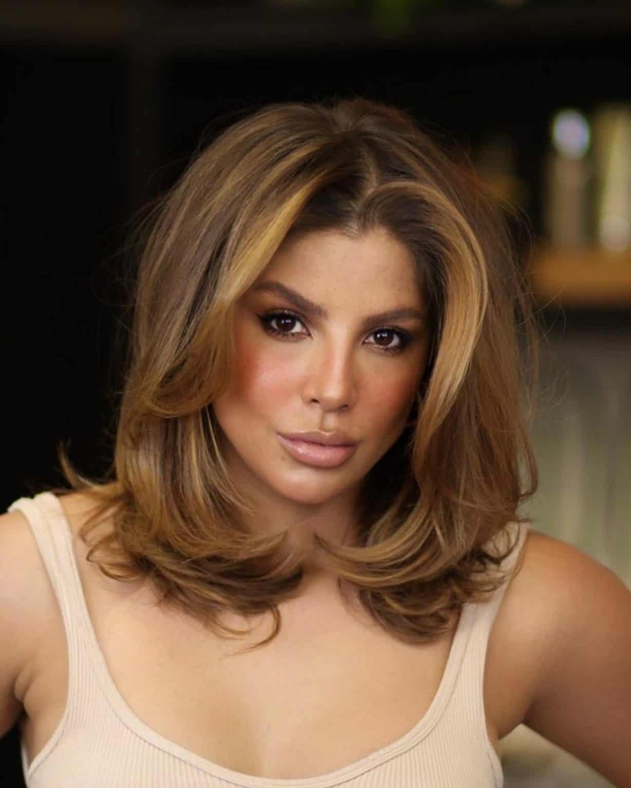 Layered Haircuts For Medium Hair That Will Elevate Your Style Game ...