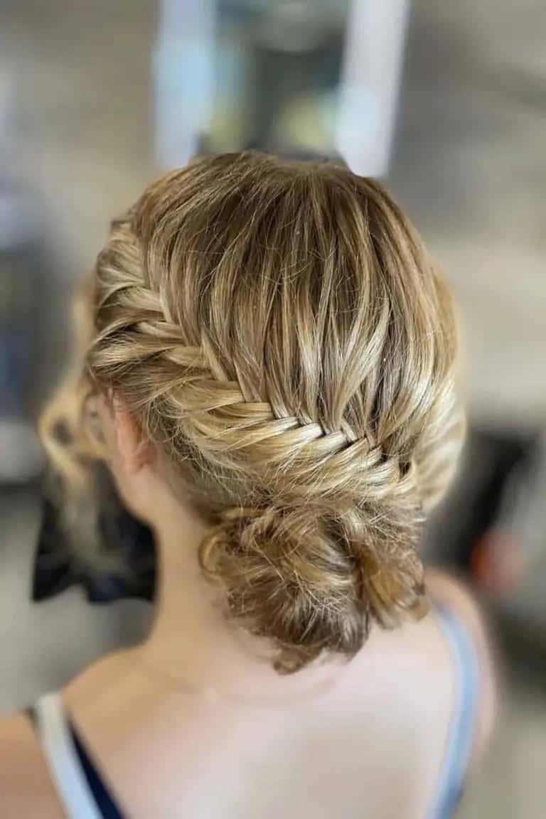 30 Stunning Graduation Hairstyles To Make Your Big Day Unforgettable ...