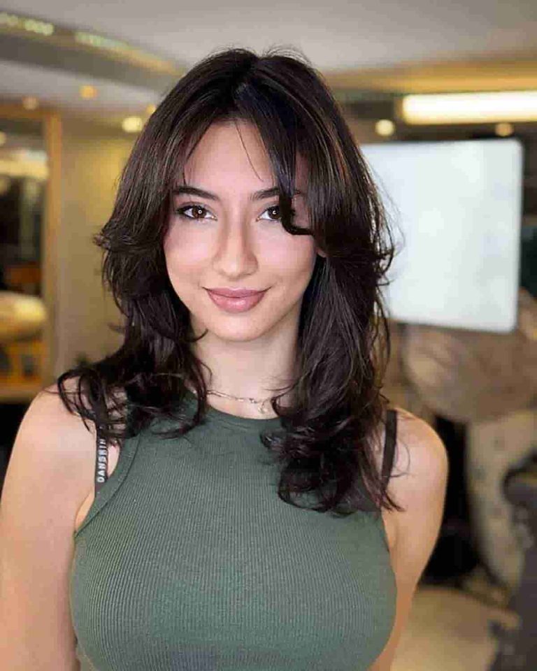 Face-Framing Layers Medium Hair To Elevate Your Look! - Glamour Corner