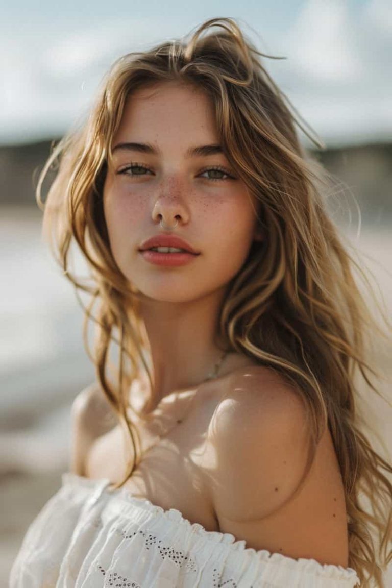 31 Stunning Wavy Beach Hairstyles: Mastering Summer Style! - Glamour Corner