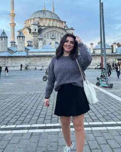 21 Stylish Istanbul Outfit Ideas: Chic & Trendy Looks For Every ...