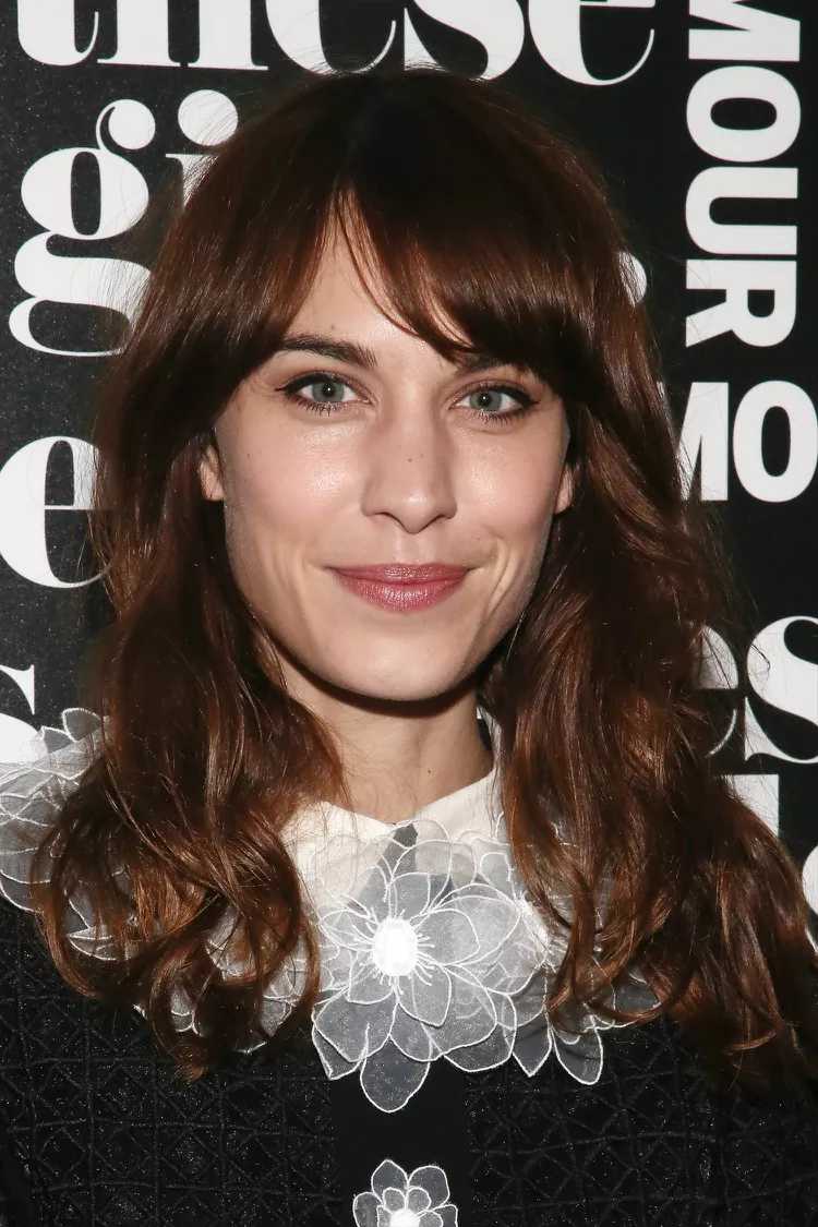 25 Stunning Fringe Bangs Styles To Elevate Your Look With Effortless ...
