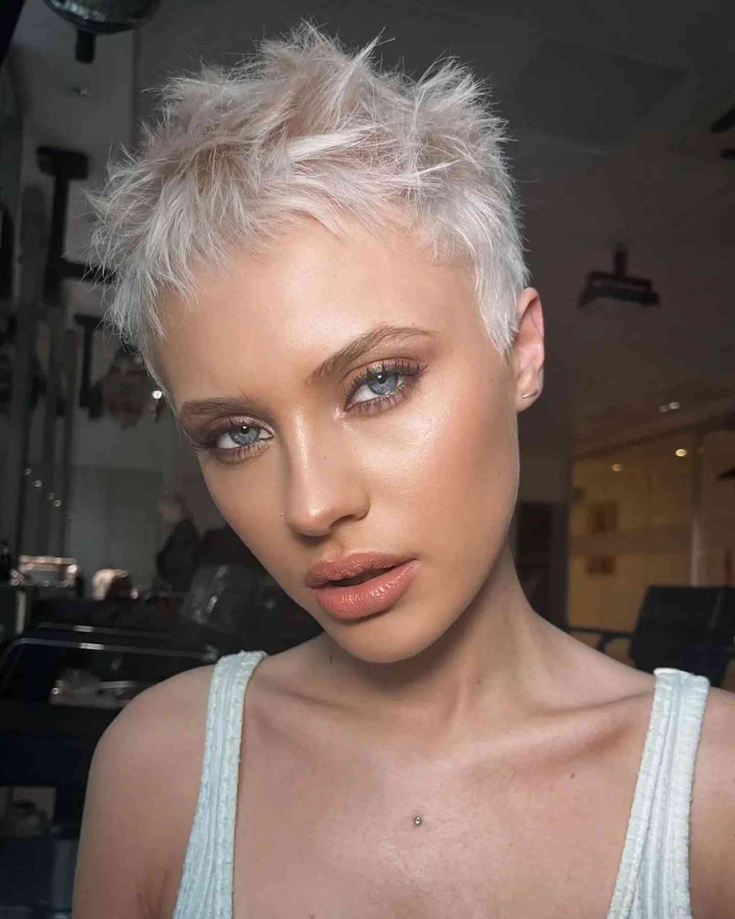 Best Short Hair Cuts For Women In Simple And Easy Styles! - Glamour Corner