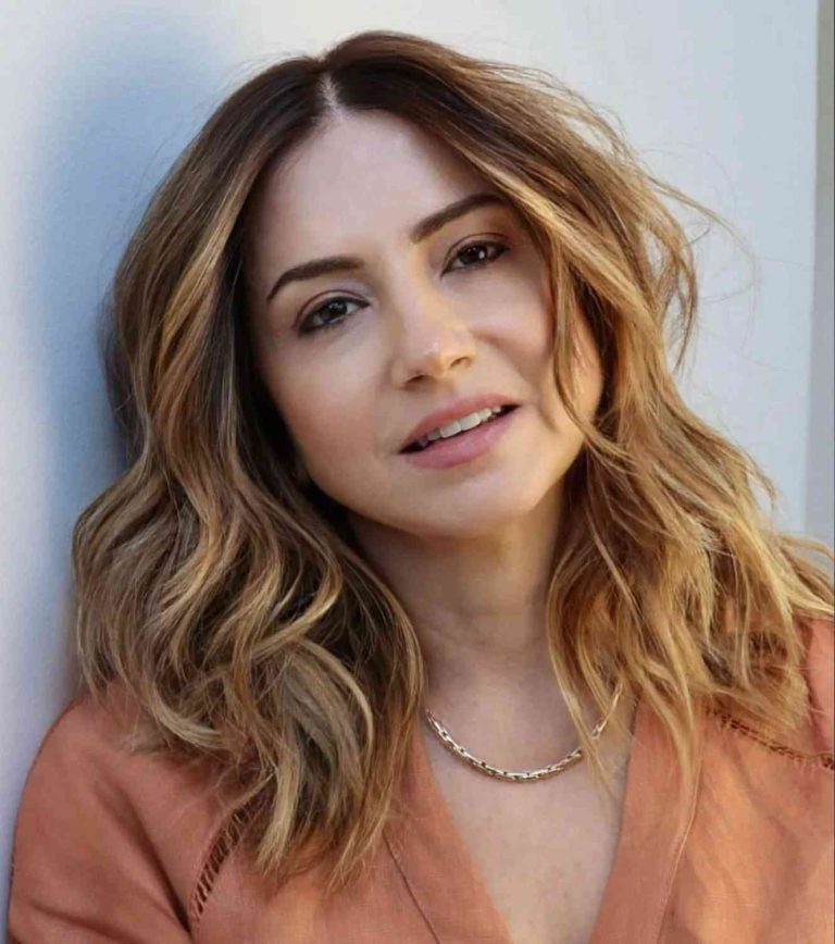 21 Flattering Hairstyles For Pear Shaped Faces That Perfectly Balance ...