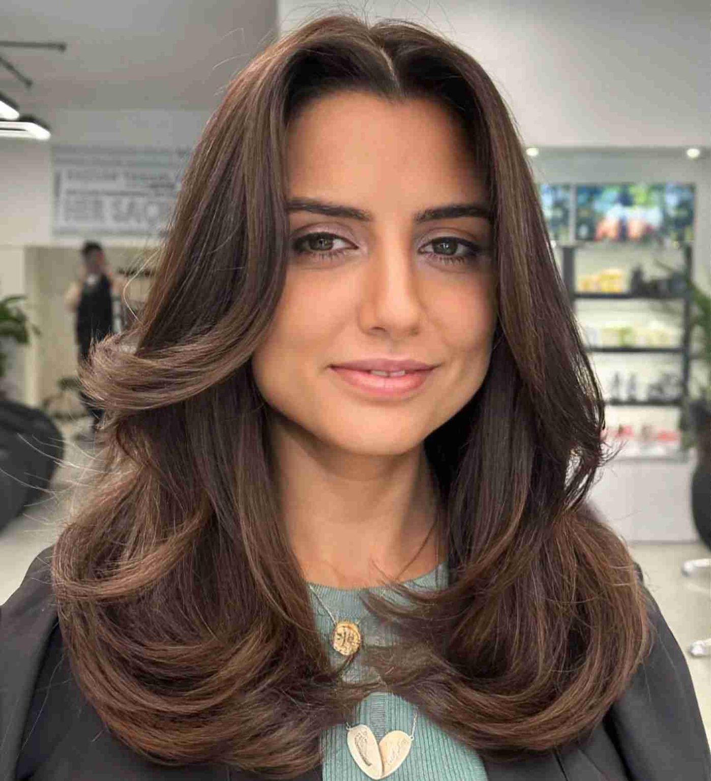 21 Flattering Hairstyles For Pear Shaped Faces That Perfectly Balance ...