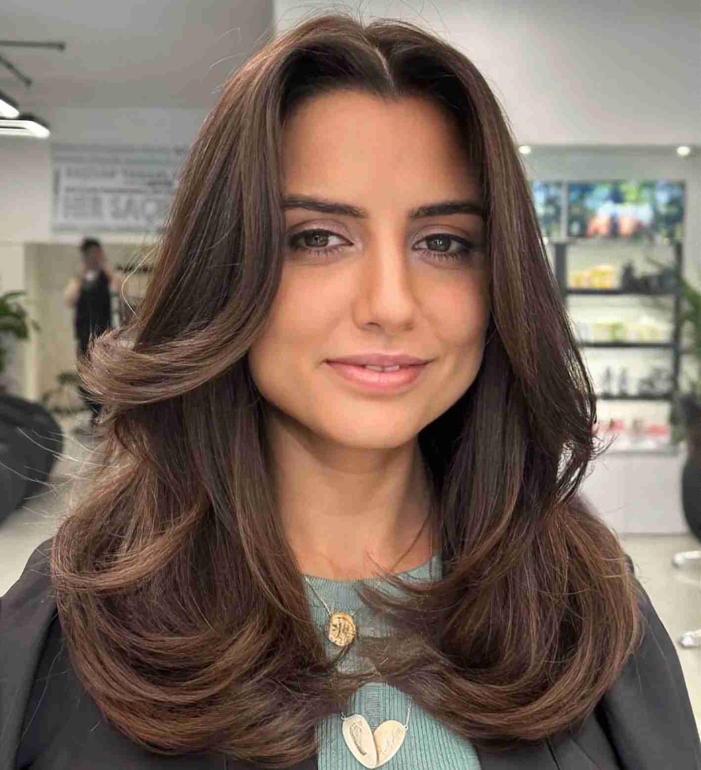 21 Flattering Hairstyles For Pear Shaped Faces That Perfectly Balance ...